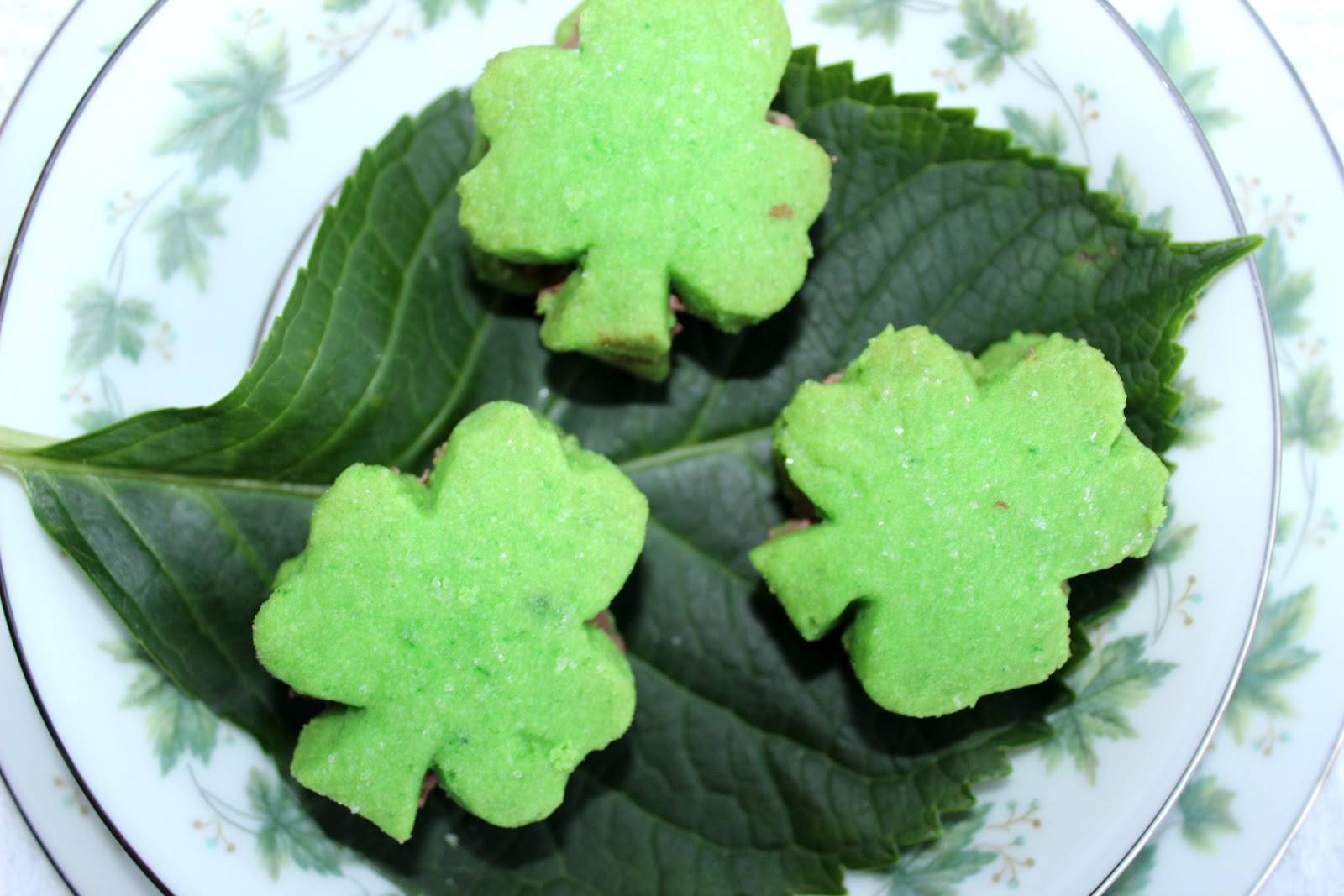 SERENDIPITY AND KATE: SHAMROCK SHORTBREAD WITH CHOCOLATE BAILEYS ...