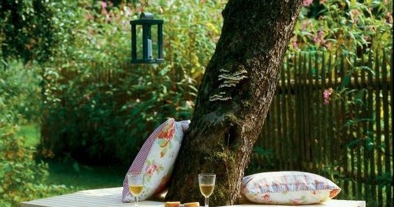 Two Men and a Little Farm: SEATING AROUND A TREE INSPIRATION THURSDAY