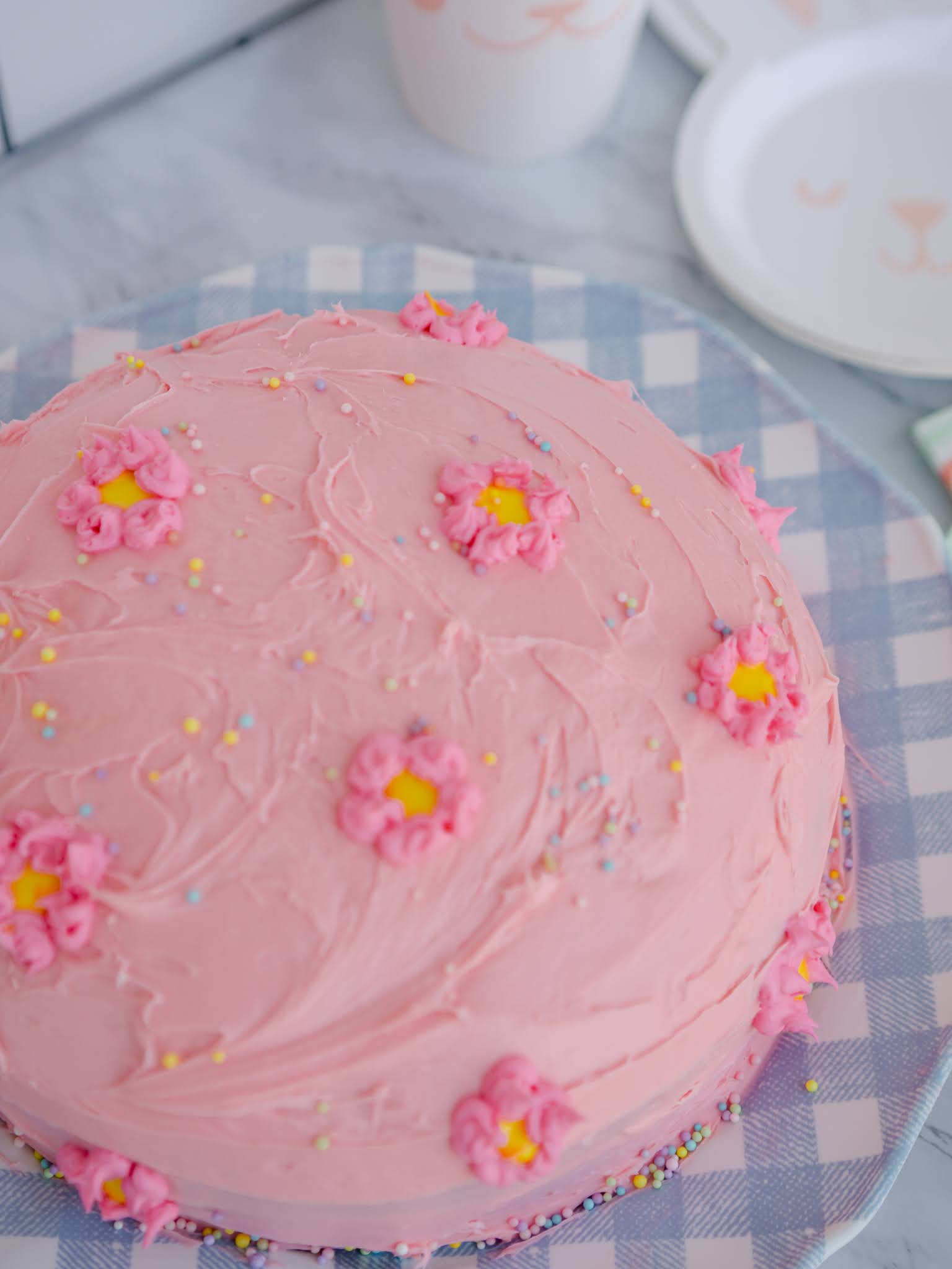 DIY Daisy Cake — The Yellow Spectacles