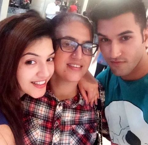 Mehreen Kaur Pirzada Family Husband Biography Parents children's ...