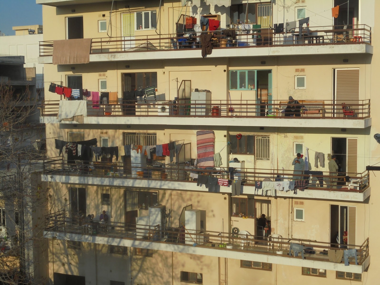 ΣΚΕΦΤΟΜΑΣΤΕ ΕΛΛΗΝΙΚΑ: ΠΟΛΥΚΑΤΟΙΚΙΑ ΠΟΥ ΠΑΡΑΧΩΡΗΘΗΚΕ ΣΕ ΛΑΘΡΟ ΓΙΑ ΝΑ ...
