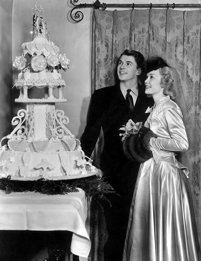 Photos of Ronald Reagan and His First Wife Jane Wyman on Their Wedding ...