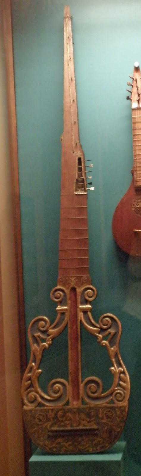 Buying a Lute: Theorbo, Chitarroni and Archlutes