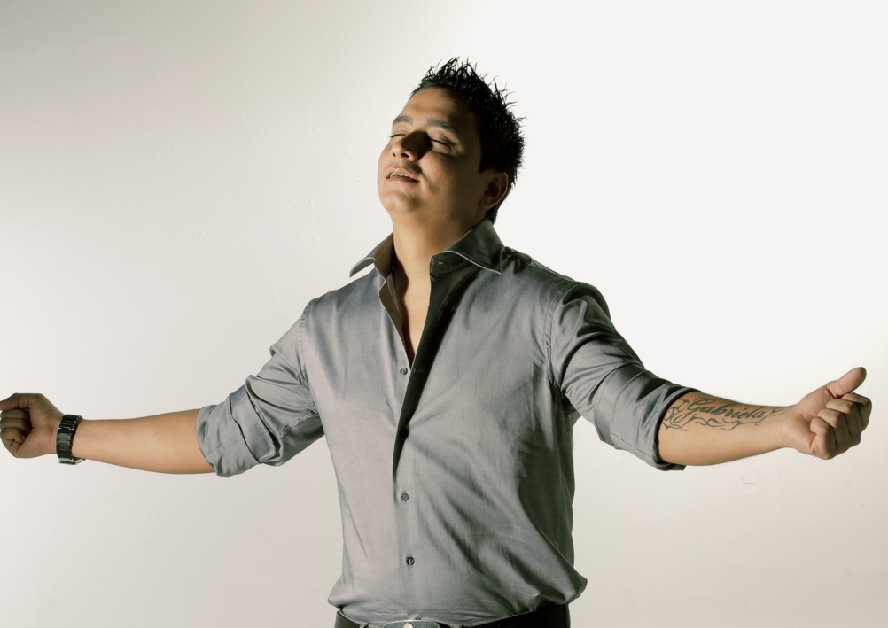 J & H RECORDS: CRISTIAN FERNANDEZ VUELVE AL PERU