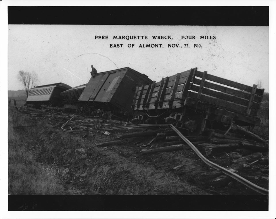 Towns and Nature: Almont, MI: PM Depot and Water Tower
