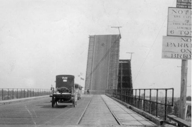 Realm Of Retro : DRAWBRIDGE RAISED