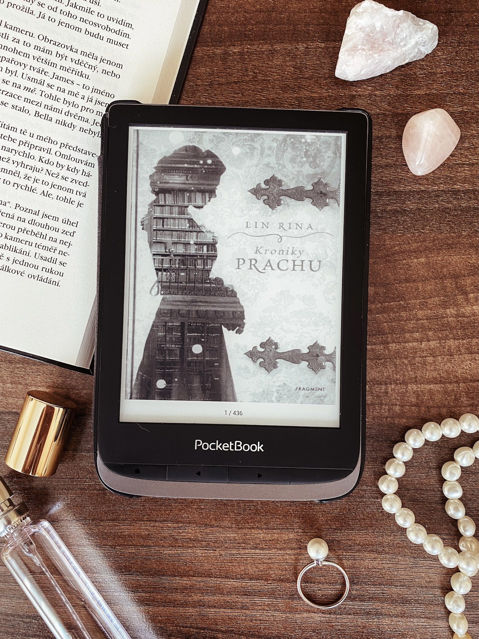 Recenze knihy: Lin Rina - Kroniky prachu (1. a 2. díl) - Style by brunettes