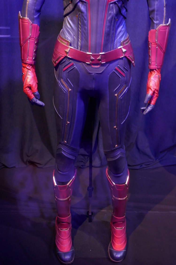 Hollywood Movie Costumes and Props: Captain Marvel and Captain America ...