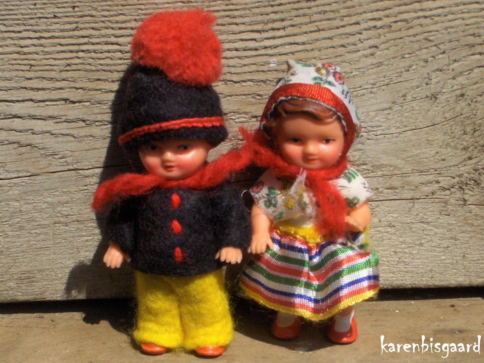 Karen`s Vintage Dolls Photography.: Ari Dolls wearing national custumes ...