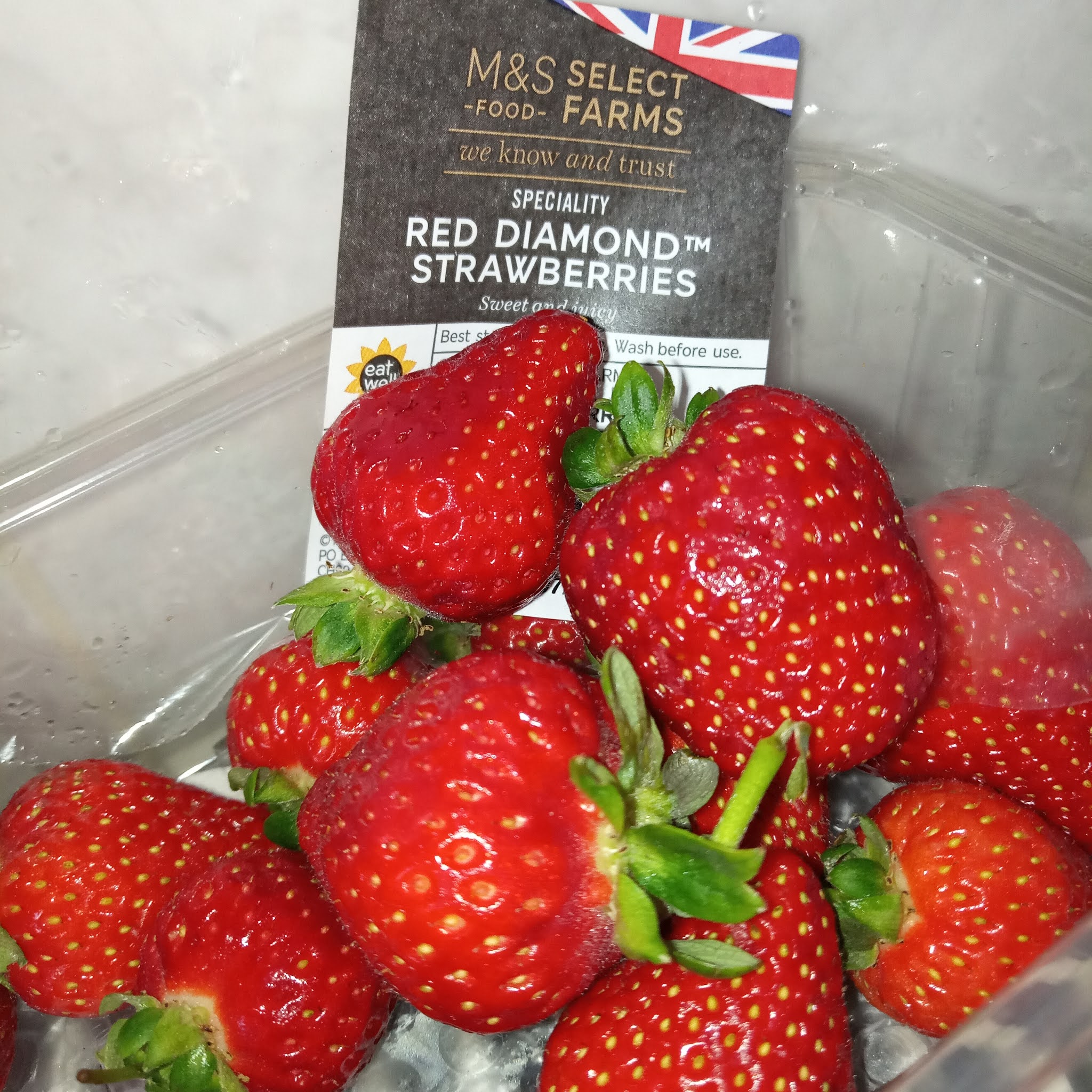 Supersupergirl's Food Reviews: [Review] M & S Marks and Spencers Red ...