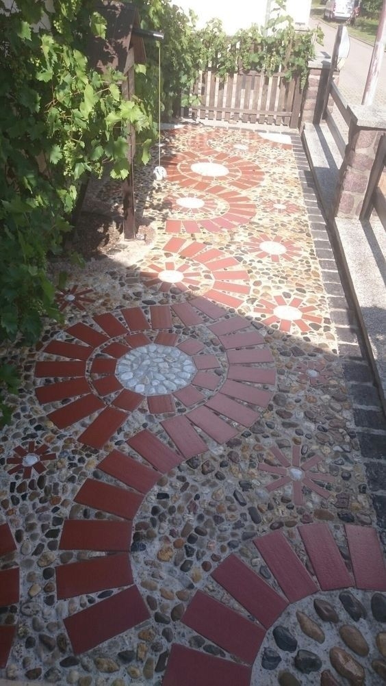 56 Wonderful DIY Mosaic Garden Path Decorations For Your Inspiration ...