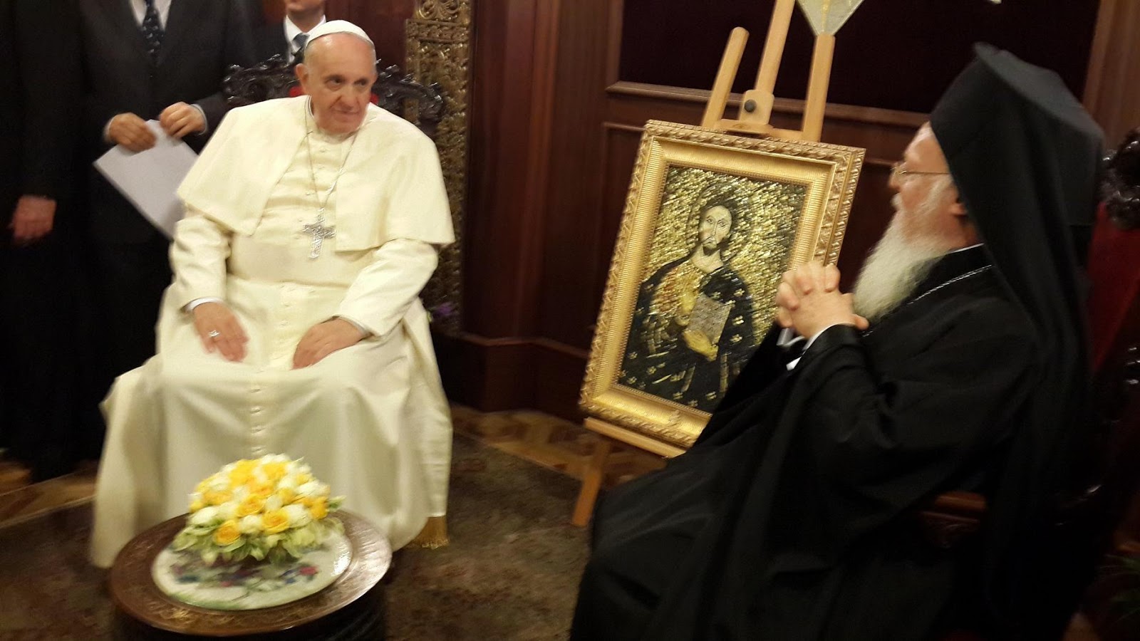 ΦΩΣ ΦΑΝΑΡΙΟΥ: Ο ΠΑΠΑΣ ΦΡΑΓΚΙΣΚΟΣ ΑΠΟΨΕ ΣΤΟ ΦΑΝΑΡΙ (ΦΩΤΟ ΚΑΙ ΒΙΝΤΕΟ)