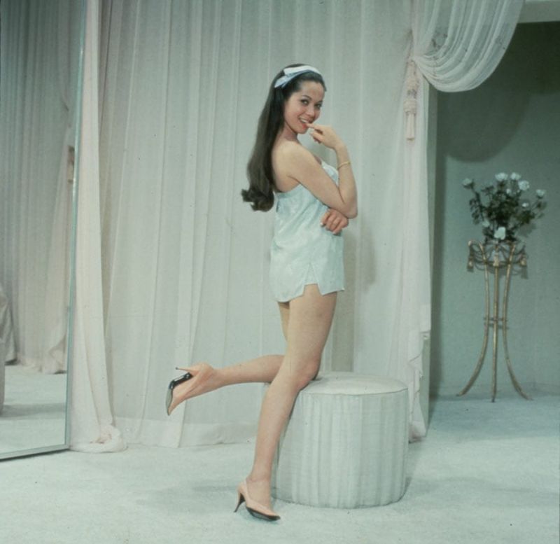 The "Chinese Bardot": 40 Glamorous Photos of Nancy Kwan in the 1960s ...