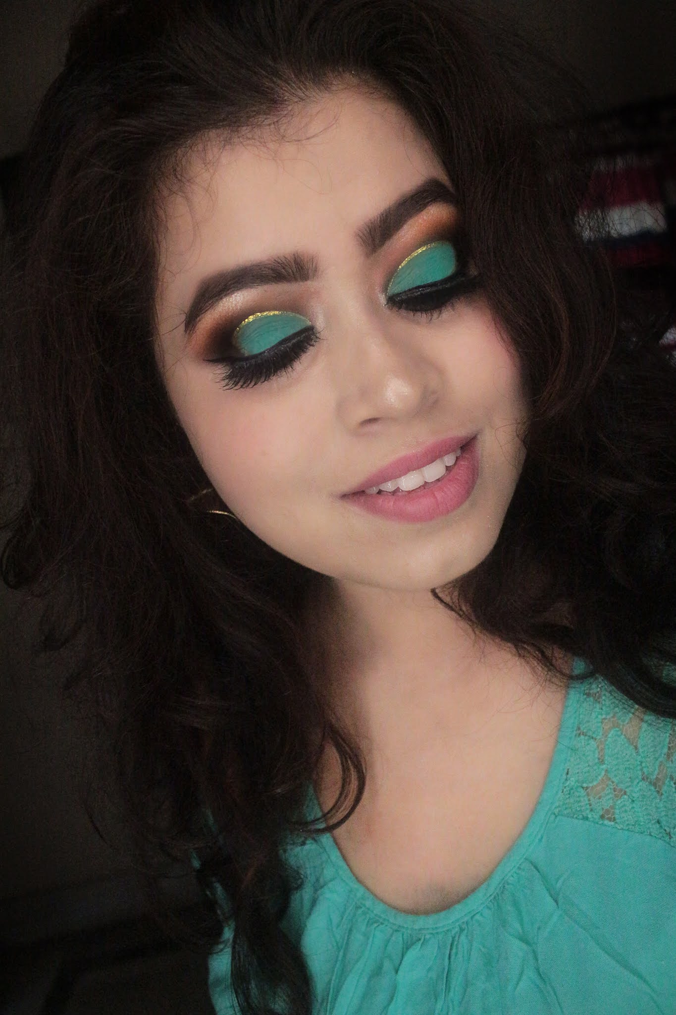 Teal Half-Moon Smokey Eye Makeup Tutorial With Step by Step Pictures ...