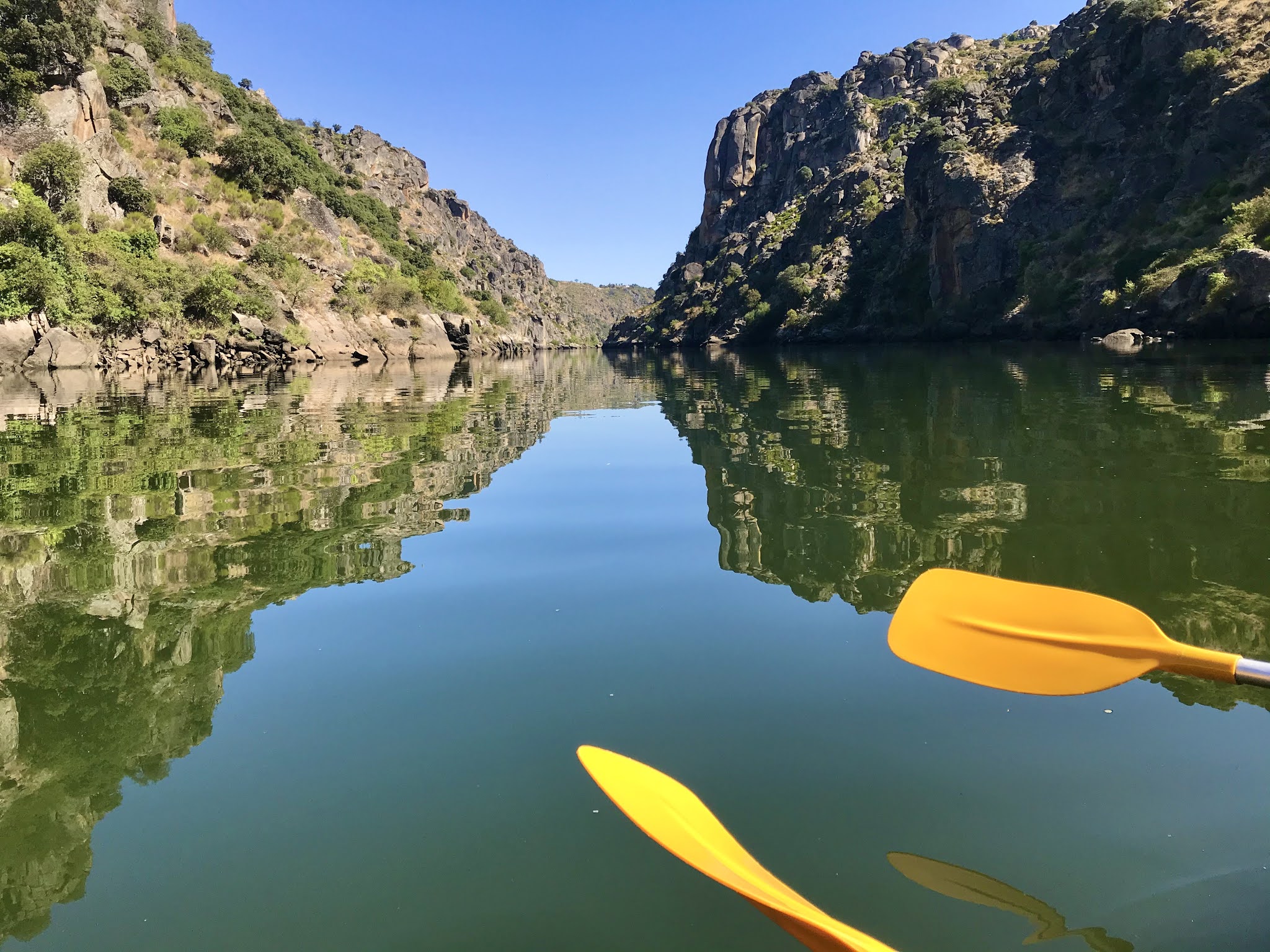 PASSEIO DE KAYAK PELOS CANYONS DO DOURO INTERNACIONAL