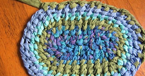 FREEBIES FOR CRAFTERS: Toothbrush Rug Tutorial