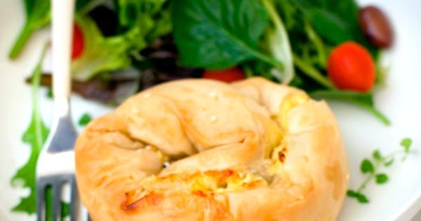 tiropita strifti - greek cheese pies / DELICIOUS BITES