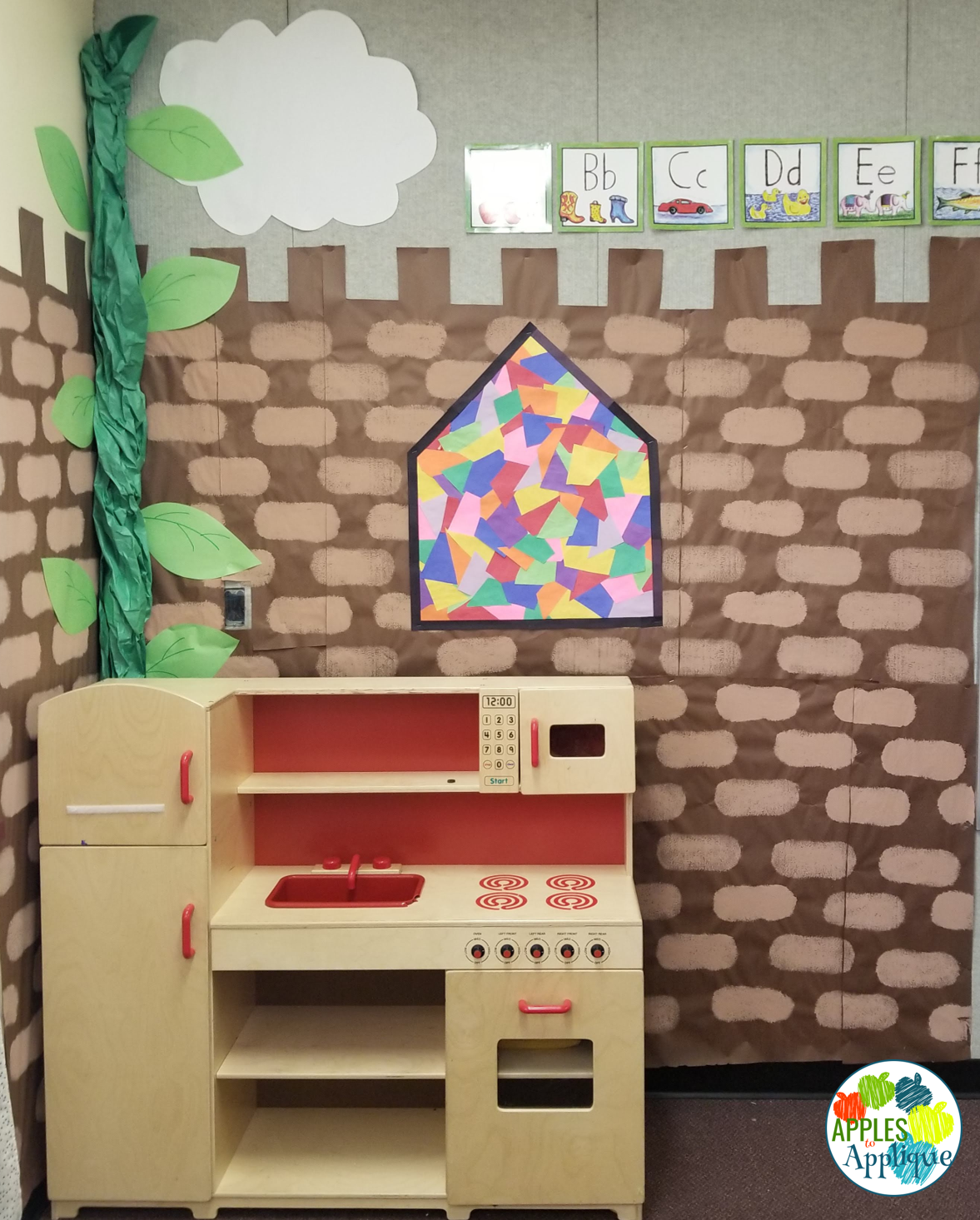 Apples to Applique: How to Set Up a Fairy Tale Castle Dramatic Play Center