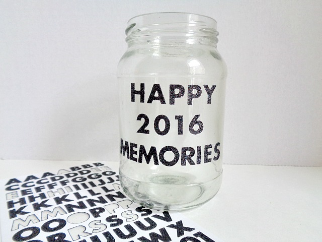 2016 Memory Jar DIY + Free Printable - Running With A Glue Gun