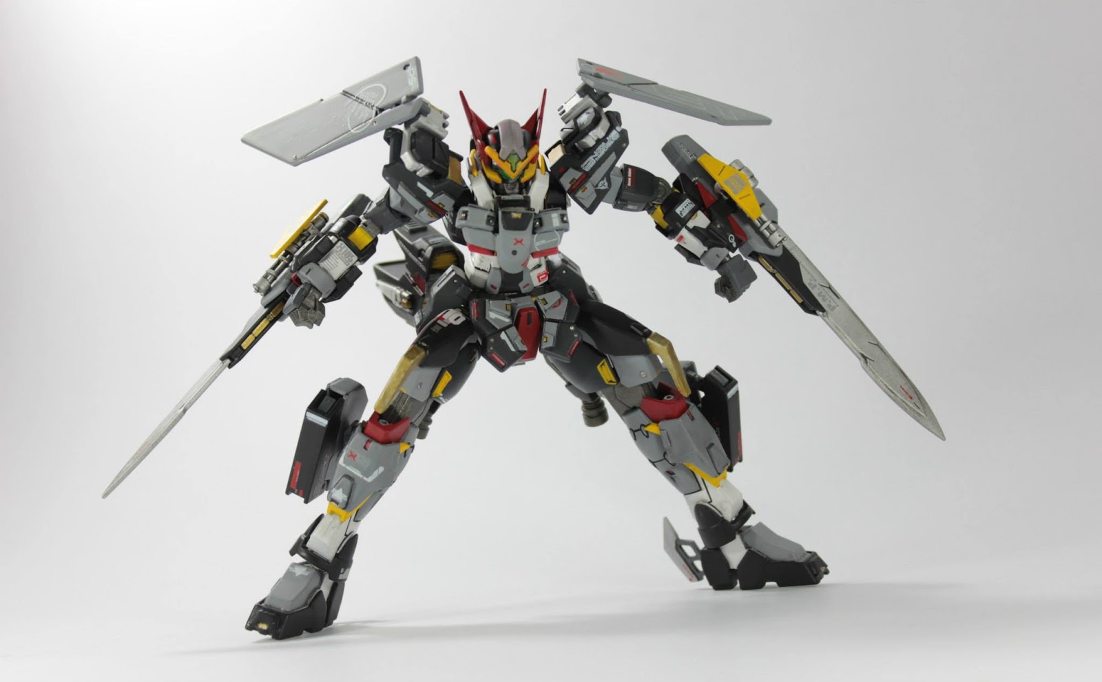 Gundam Family: Striker Buster (Heavy Type) & Gundam Astraea Arfogaeth ...