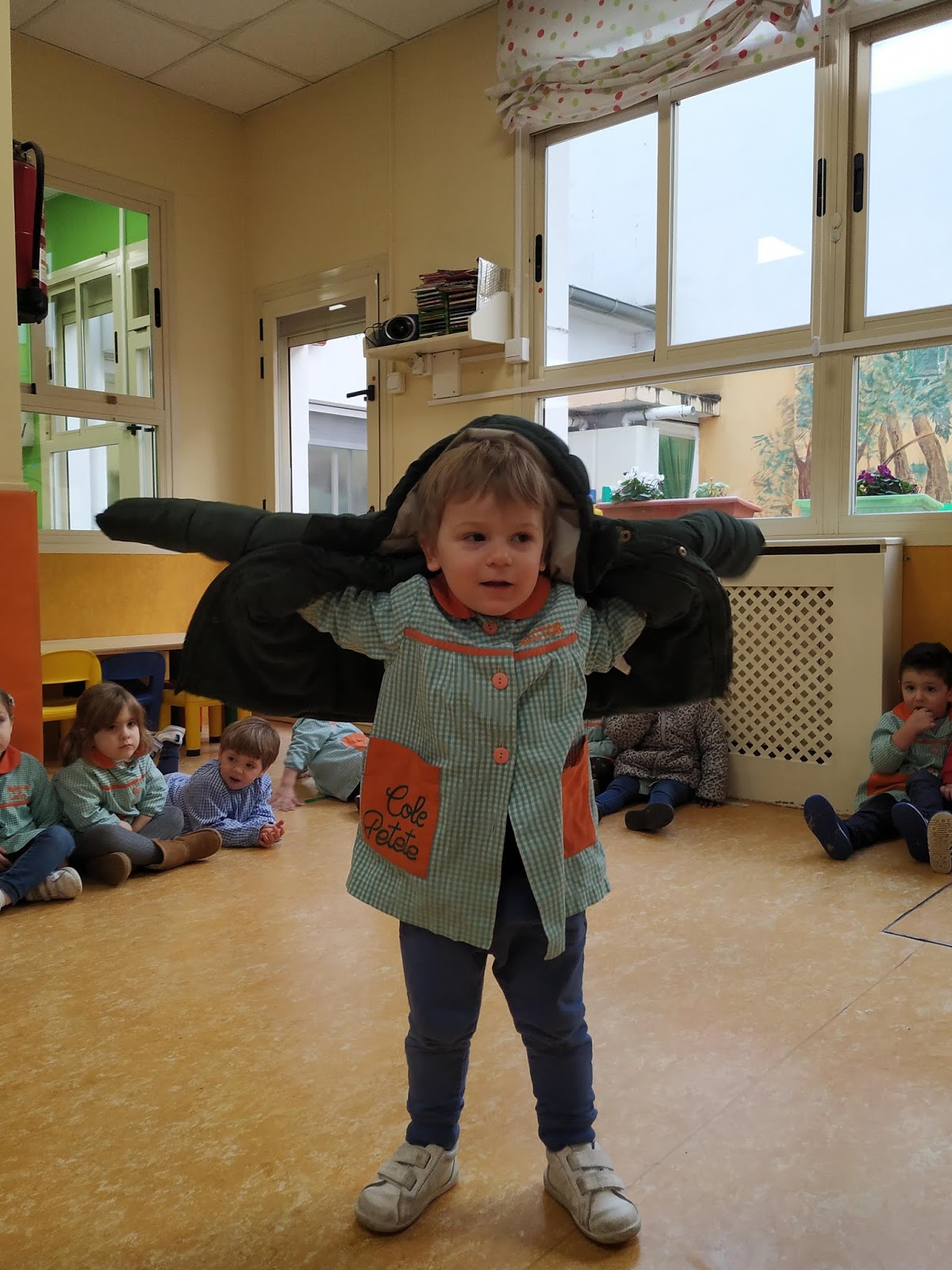 Cole Petete: Actividades: Rutinas, vestir y desvestir.