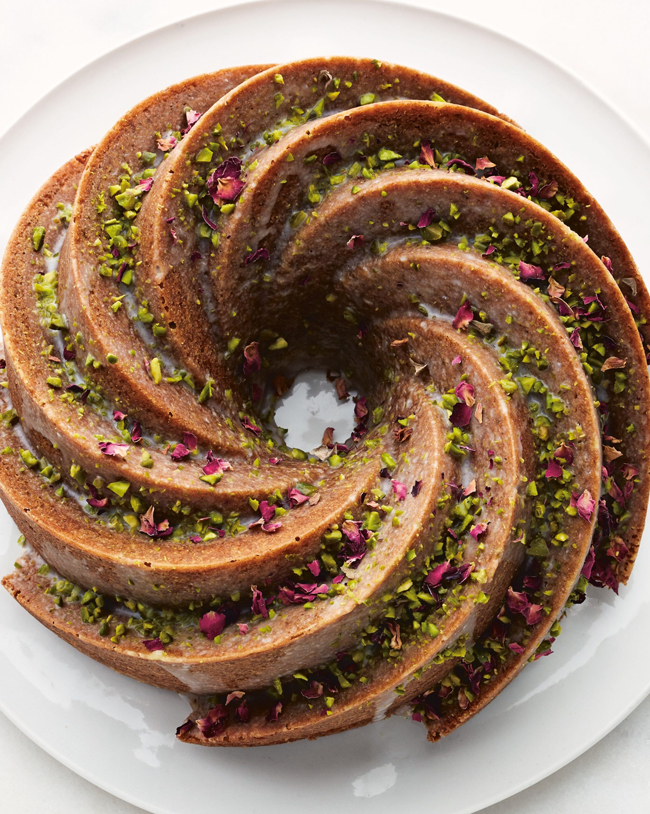 MARTHA MOMENTS: Martha Stewart's Cake Perfection - Out Today!