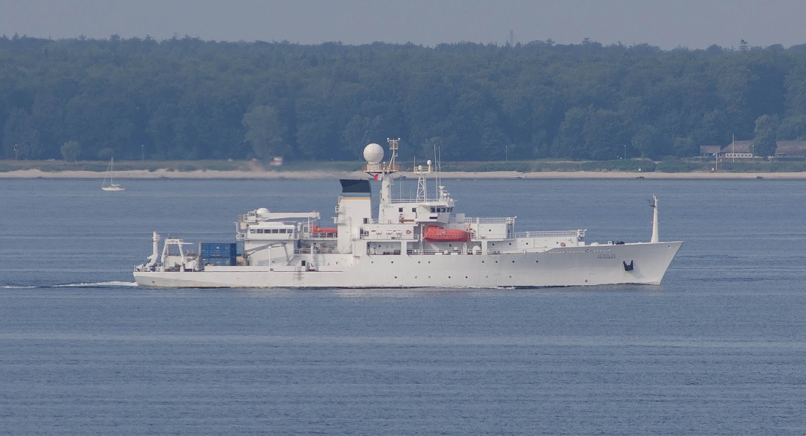 The Things I Enjoy: The USNS Pathfinder in Øresund