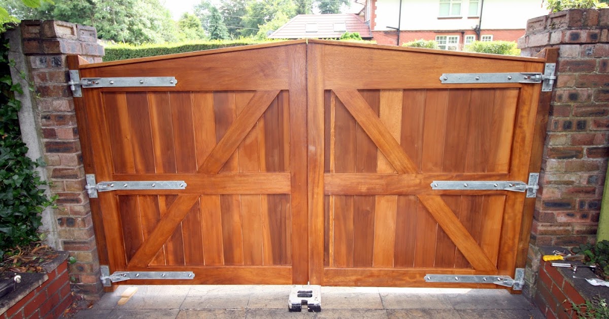 TMc Woodworks: Driveway gates - Part 7 - cladding