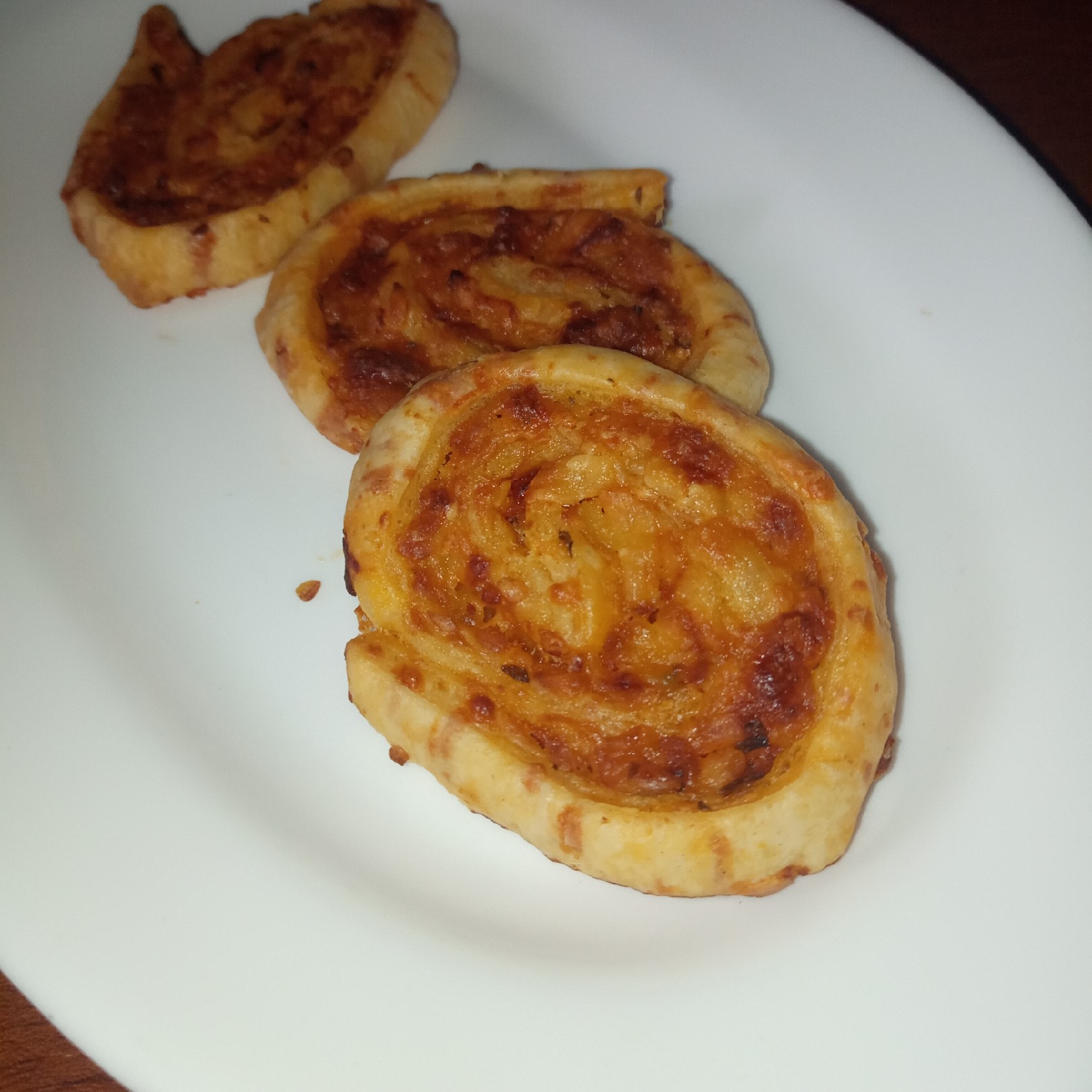 Supersupergirl's Food Reviews: M&S Marmite dinky cheese and tomato ...