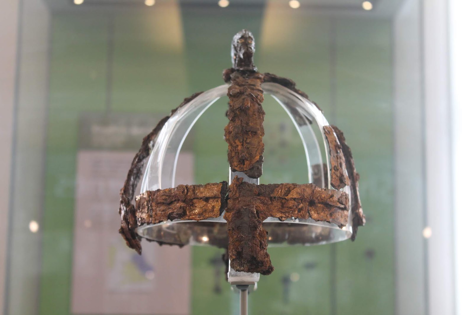 Museum of Design in Plastics: Horn (part 1)