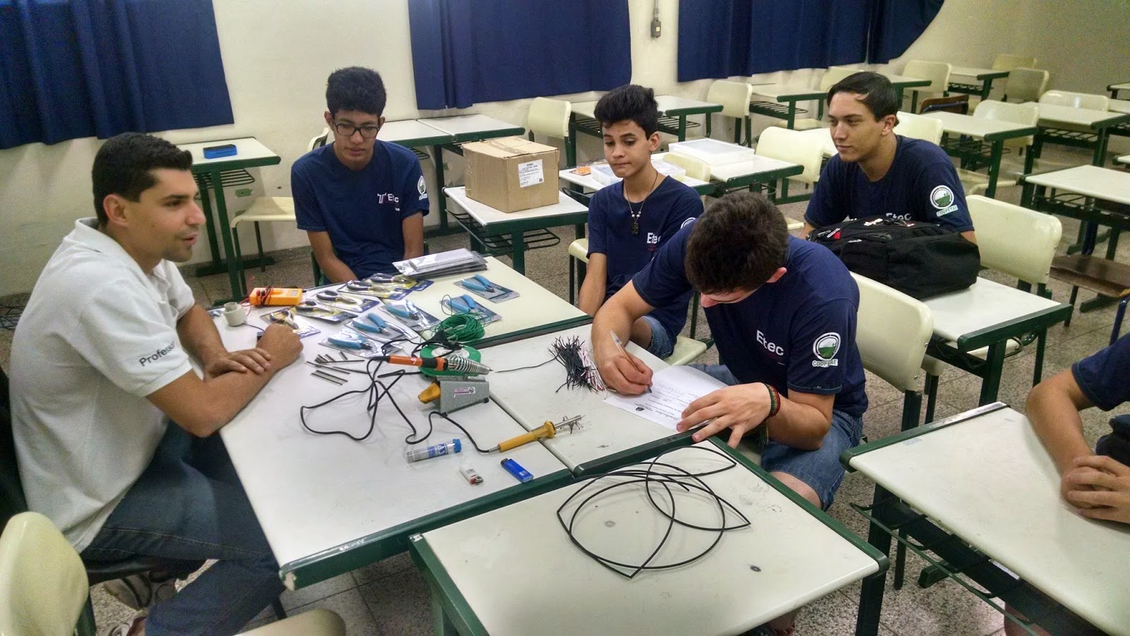 TecnoInfo - Jales: Aula Prática - Curso de Arduino