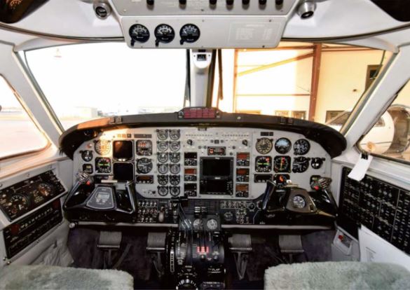 Beechcraft King Air B200 Specs, Interior, Cockpit, and Price - Airplane ...