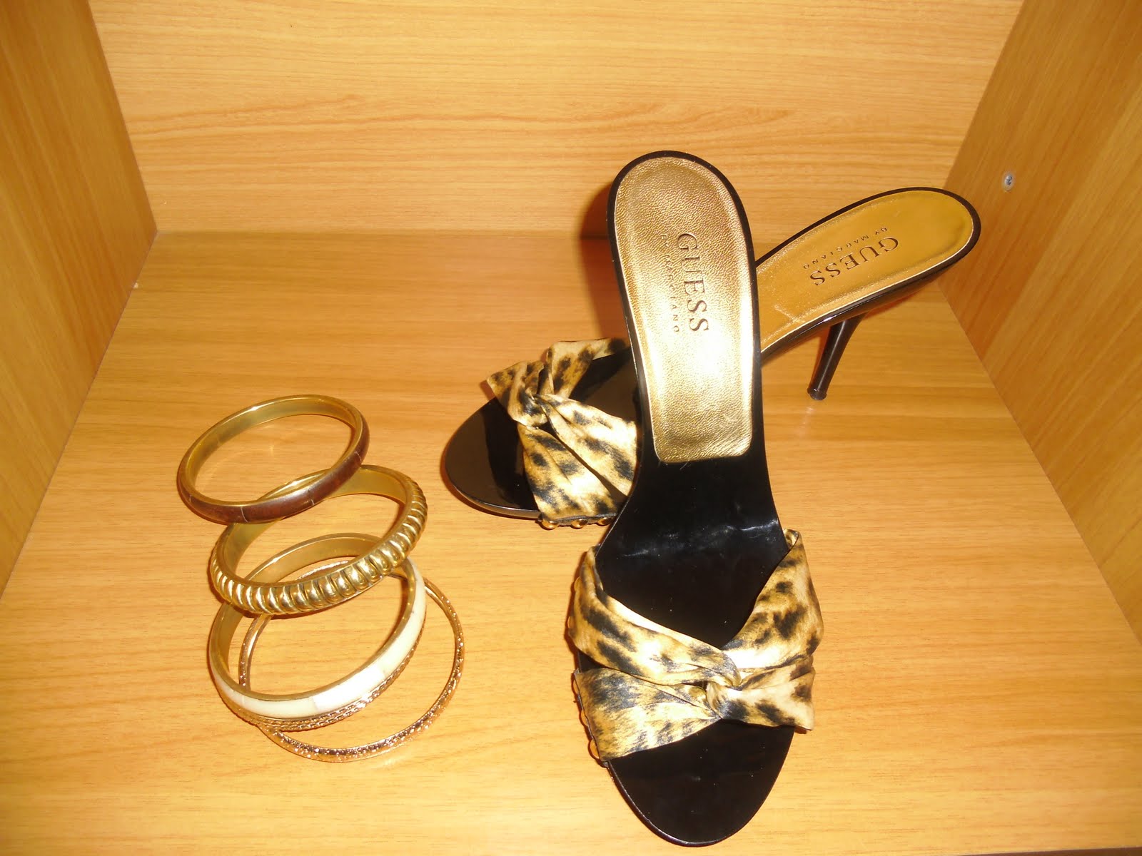 Urban Chic: Saboti superbi GUESS Vanduti