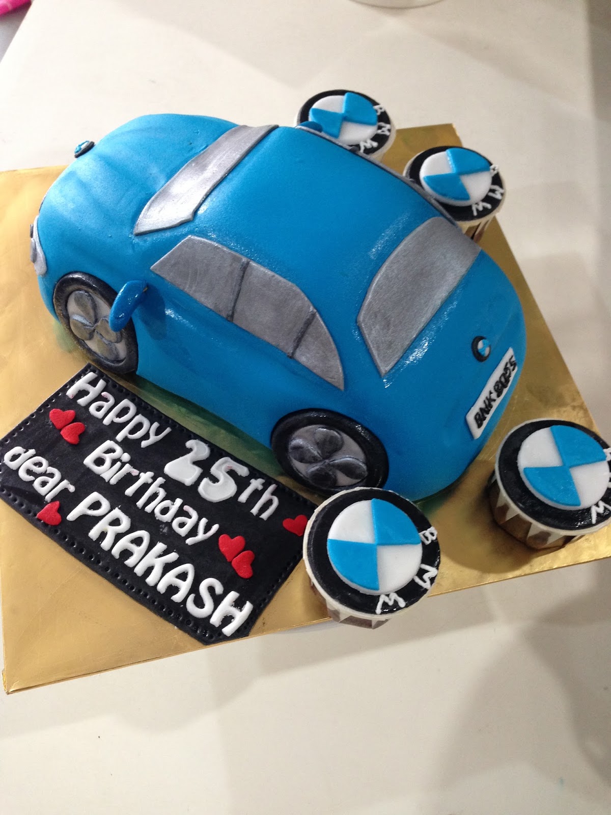 ninie cakes house: BMW 3D Fondant Cakes