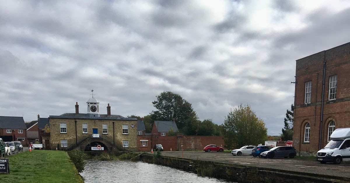 Narrowboat Briar Rose: Weedon