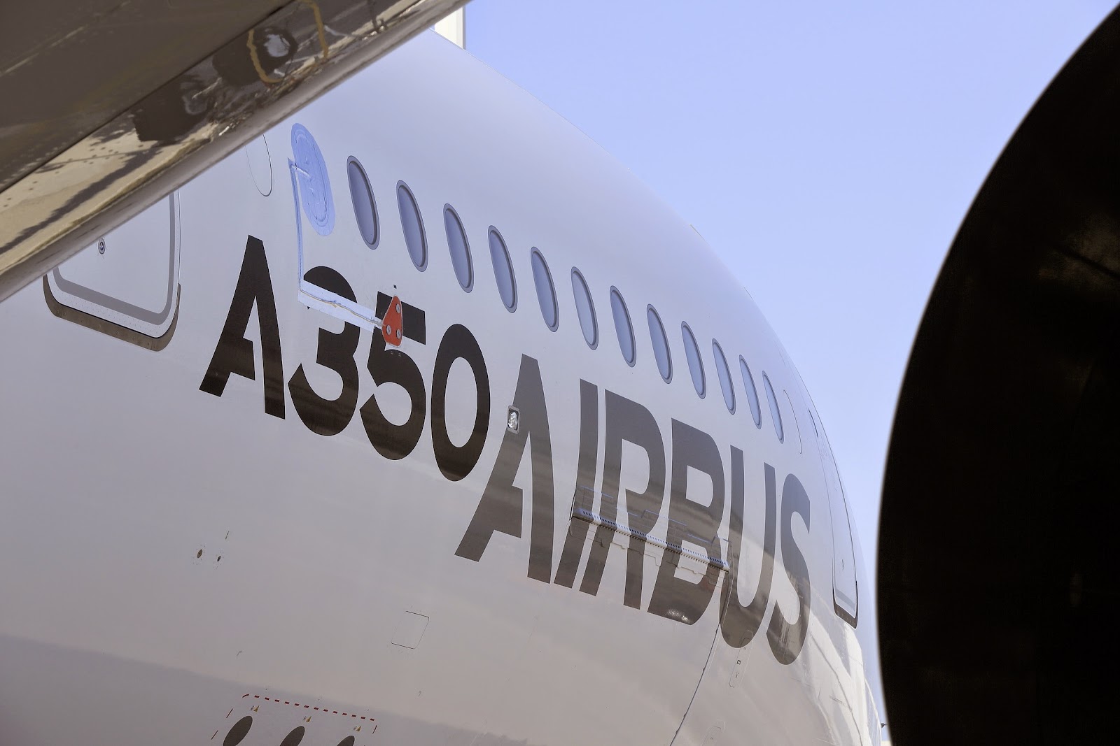 A350 XWB News: First A350-1000 fuselage sections´ manufacturing on track.