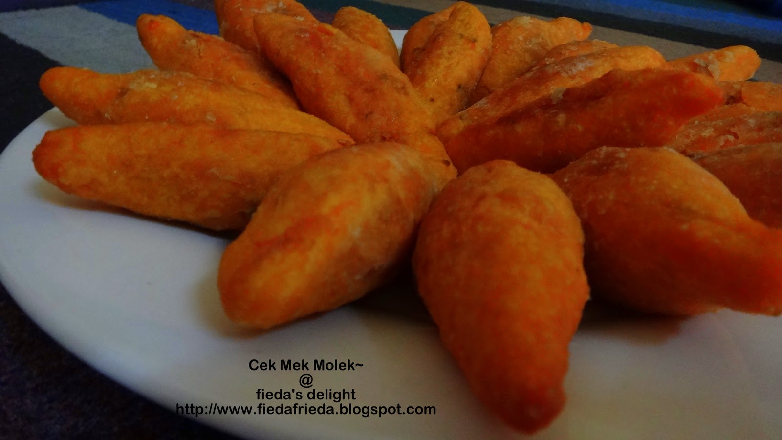 CooKiNG wITh LoVe...: KUIH CEK MEK MOLEK KELATE