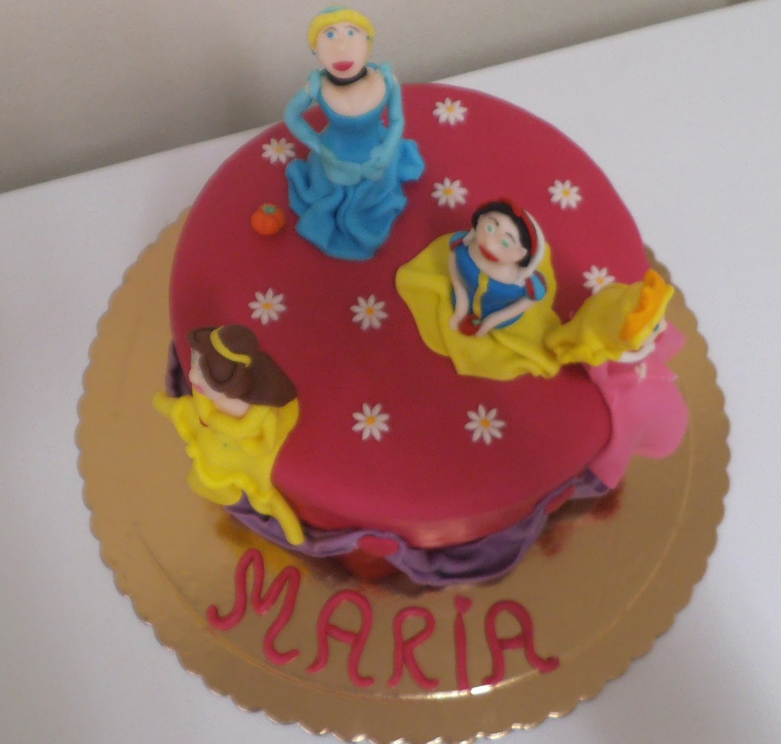 Gosto pela Doçaria: Bolo de Aniversário da Maria