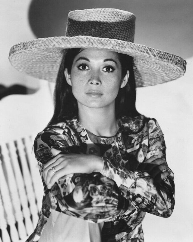 The "Chinese Bardot": 40 Glamorous Photos of Nancy Kwan in the 1960s ...