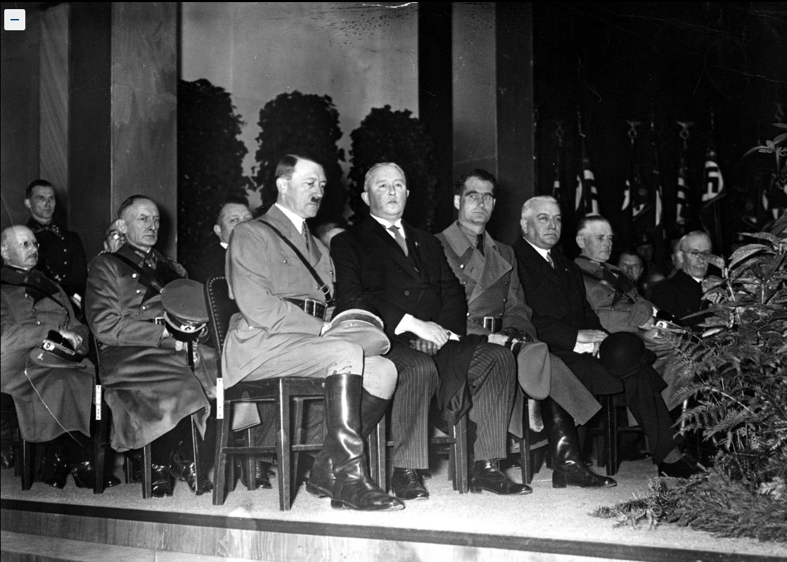 NAZI JERMAN: Foto Adolf Hitler di Tahun 1935