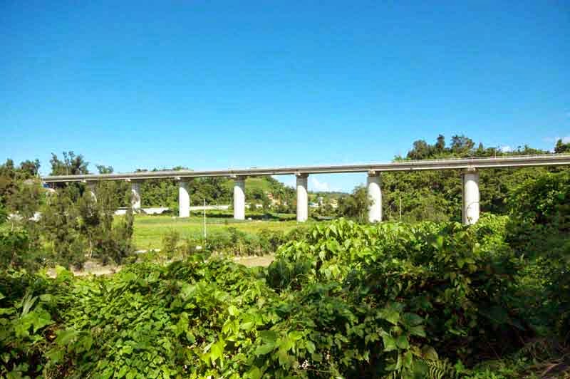 Ryukyu Life: Viewing the Kin Bridge in Okinawa with a Wide Angle Lens