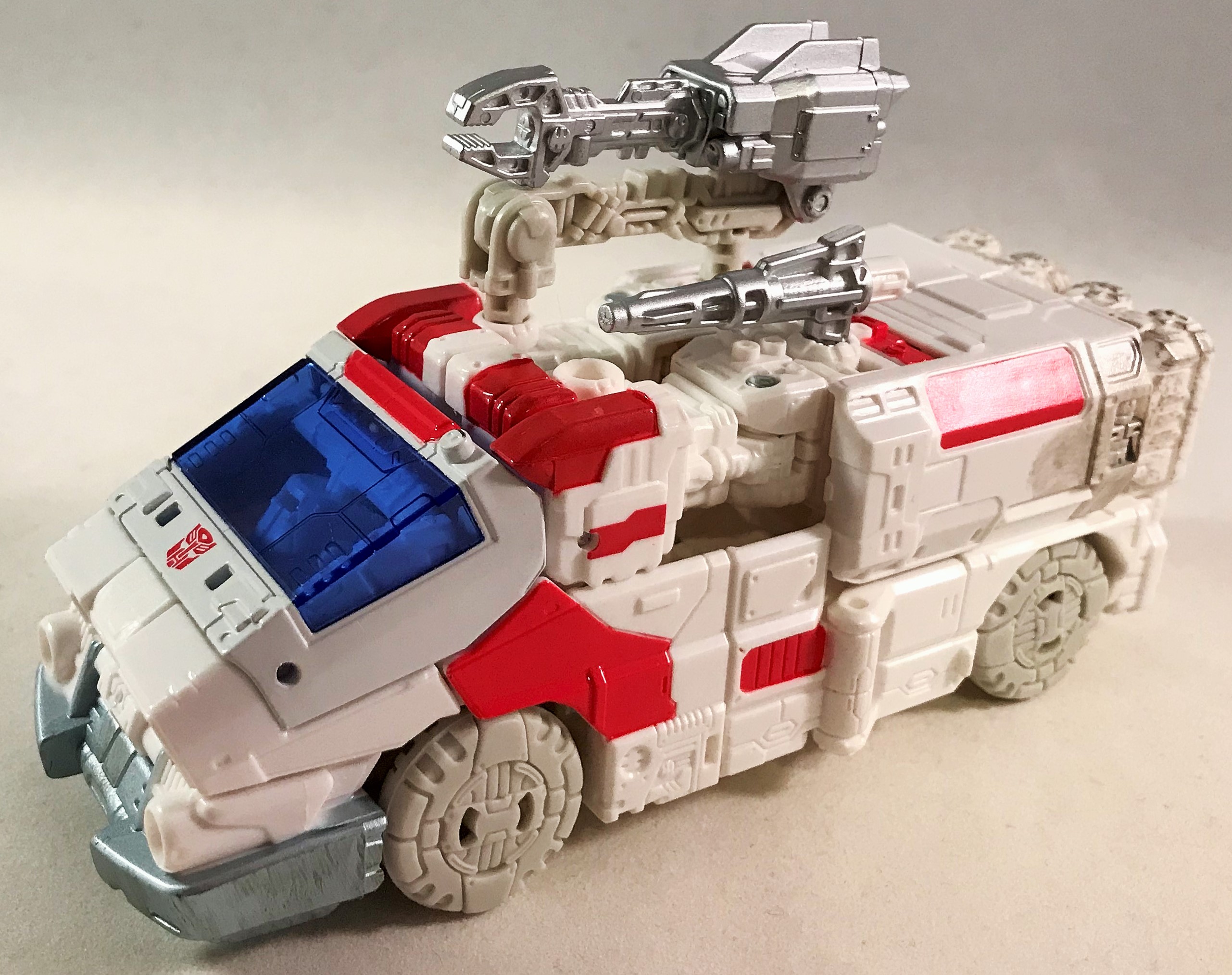 War For Cybertron Ratchet