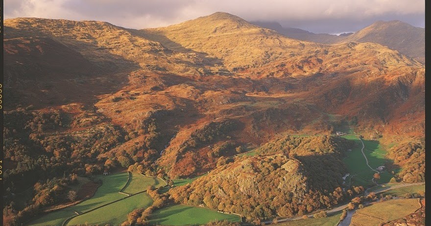 Shadows in the Mist: The Quest for a Historical King Arthur: WAS DINAS ...