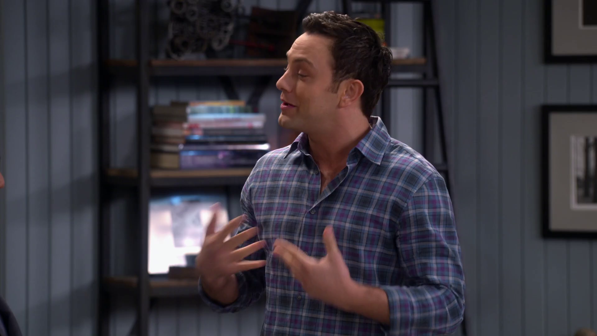 ausCAPS: Jonathan Sadowski shirtless in Young & Hungry 2-03 "Young ...