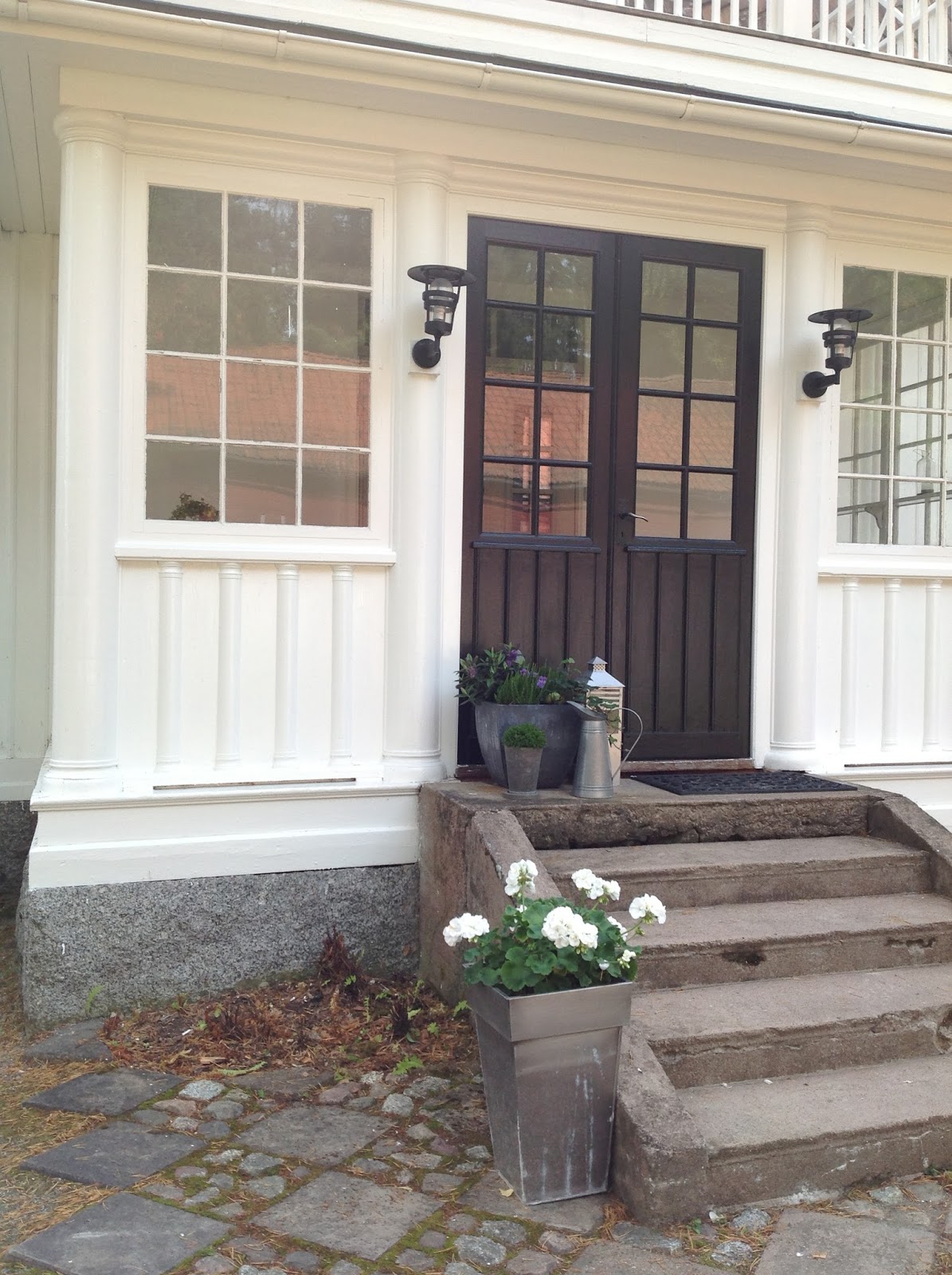 SOMMAR-RUMMET: VITT HUS