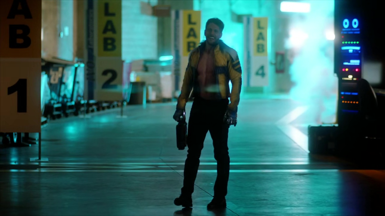 ausCAPS: Jon Cor shirtless in The Flash 7-11 "Family Matters, Part 2"