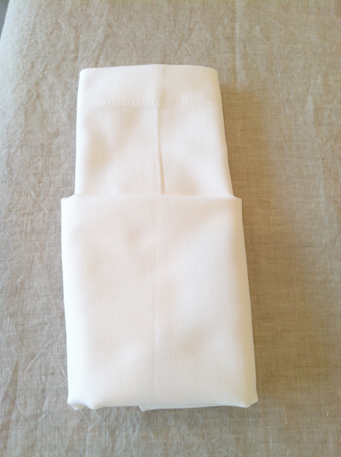 Delicious Spaces: DIY: A Fancy Napking Setting