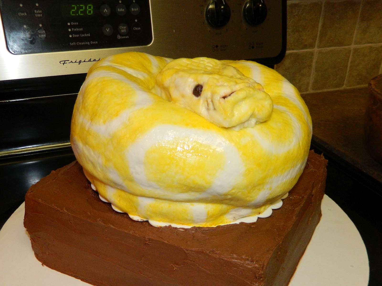 Blogger: Traci LeBrun: Snake Cake and Cake Recipe