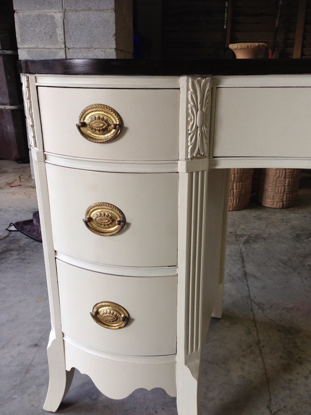 Locksley Lane: Finishing Furniture