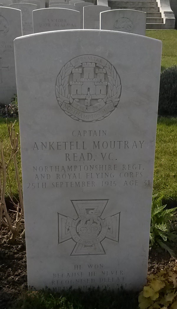 Northumbrian Gunner: Ypres 2016 - Loos Memorial / Dud Corner Cemetery